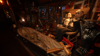 HAUNTED WARREN HOUSE